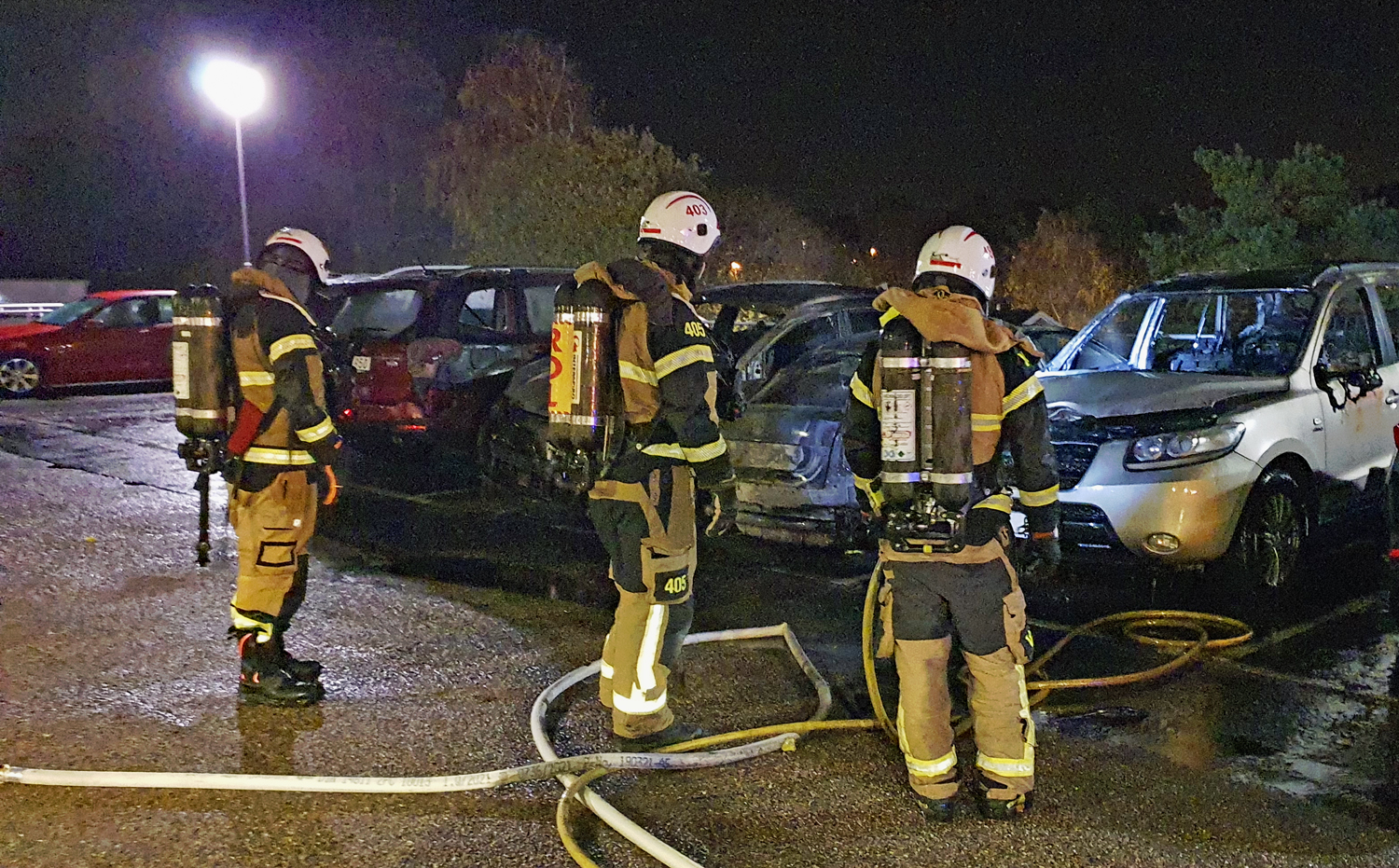 Brand i personbil spred sig - Sex bilar brandskadade - NYHETERsto.se ...